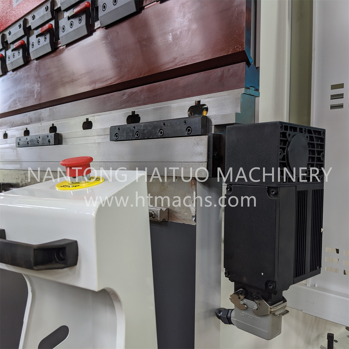 Synchronized 4+1 axis Press Brake Machine from China manufacturer ...